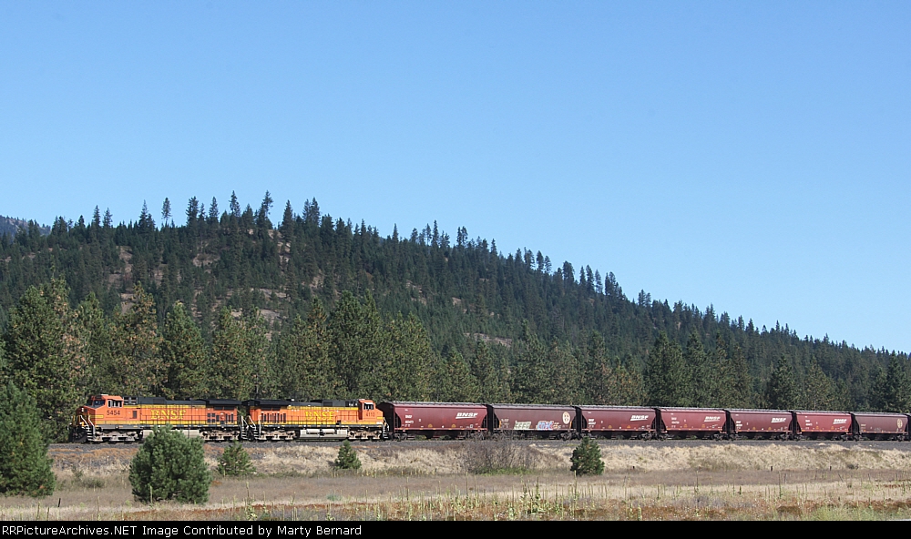 BNSF 5454 and 4110 WB Approaching Hauser Yard